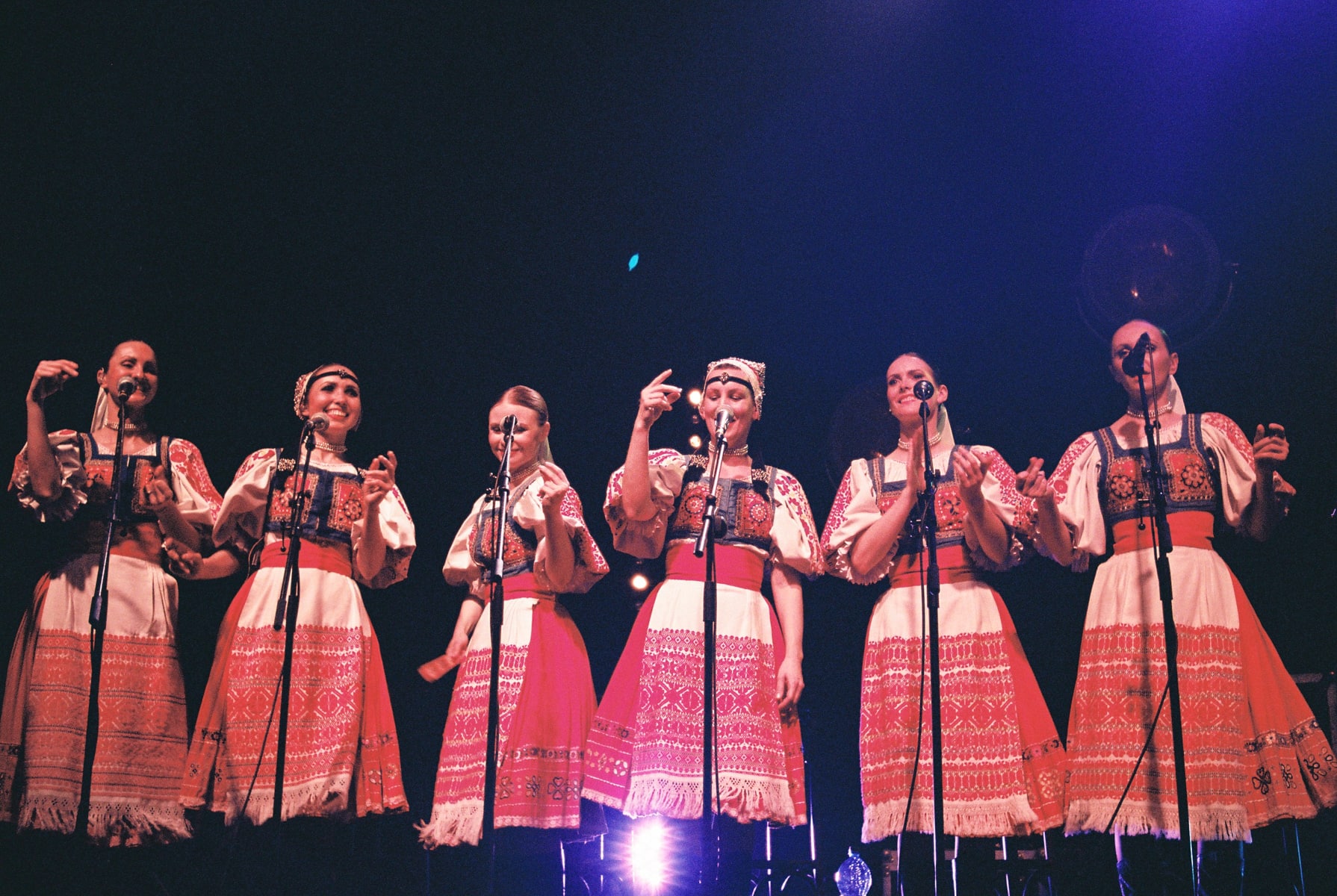 BILLY BARMAN VYDÁVAJÚ SVOJ PRVÝ ŽIVÝ ALBUM, UVIEDLI HO NA FESTIVALE ...